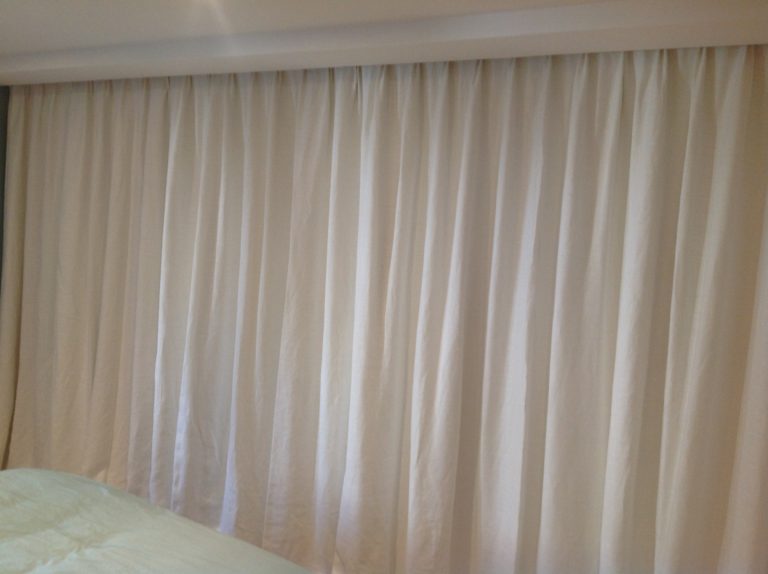 Rideau confection sur mesure, oeillets, plis flamands,